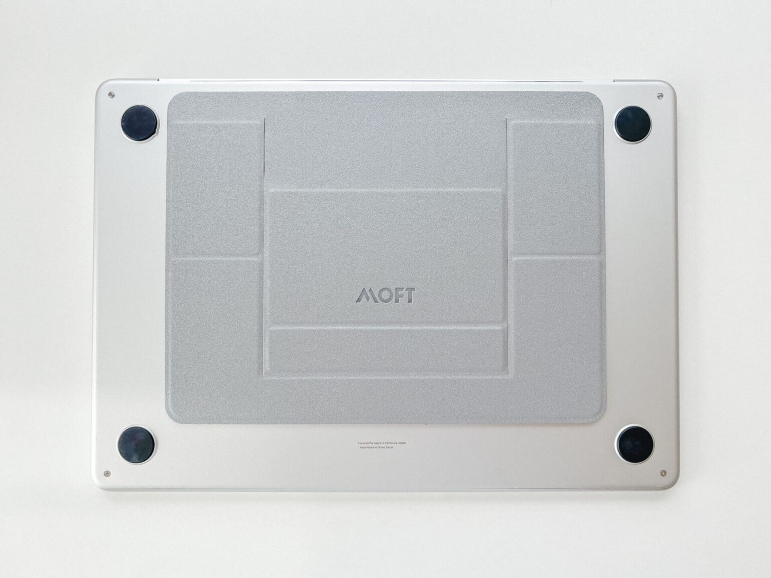 MOFTの貼る「ノートPCスタンド」が快適かつ片付けの手間・時間を減らしてくれた｜Fuyuna Blog