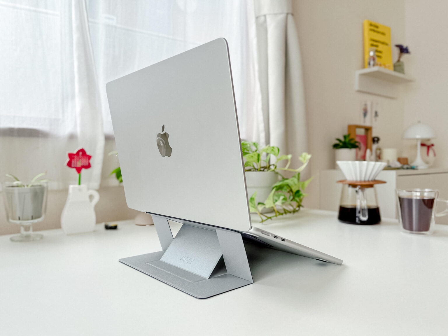 MOFTの貼る「ノートPCスタンド」が快適かつ片付けの手間・時間を減らしてくれた｜Fuyuna Blog